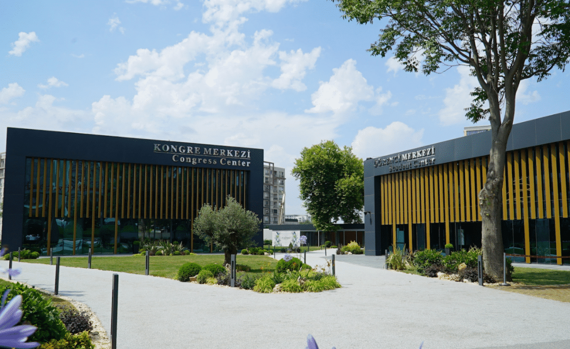 İstinye University
